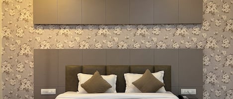 Quarto casal standard | Escrivaninha