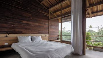 Quarto Design, 1 cama queen-size, varanda | Com decoração personalizada, cortinas/cortinados opacos