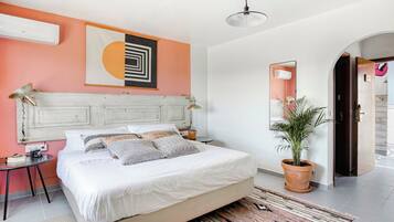 Quarto Superior, vista parcial para o mar | Cofre no quarto, Wi-fi grátis