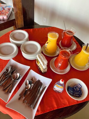 Pequeno-almoço tipo buffet diário incluído 