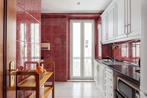 Apartamento família, 3 quartos, para não fumantes | Cozinha privada | Geladeira, cafeteira/chaleira, chaleira elétrica, torradeira