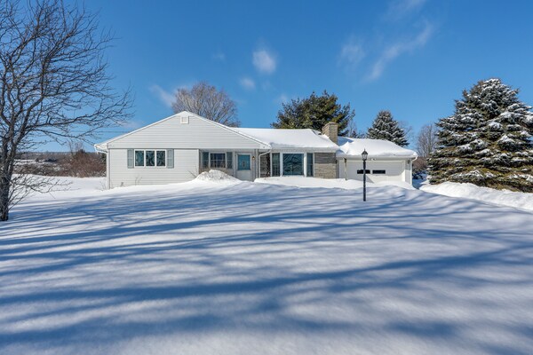 Deck & Fire Pit: Cozy Escape In Morrisville! - Cazenovia, NY