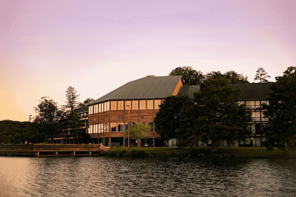 Pet-Friendly Bluff Cabin by Sunnen Lake - Washington County | Vrbo