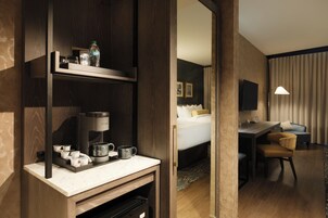 Quarto Duplo Deluxe, 2 camas queen-size, não fumadores, Vista para a cidade | Roupa de alta qualidade, cofre no quarto 