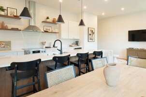 Loft | Cozinha privada | Um frigorífico/congelador grande, um micro-ondas, um forno