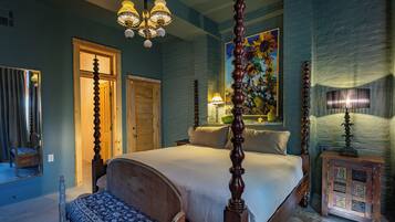 Suite Familiar, várias camas, cozinha, junto ao pátio | Secretária, secretária adequada para computadores portáteis