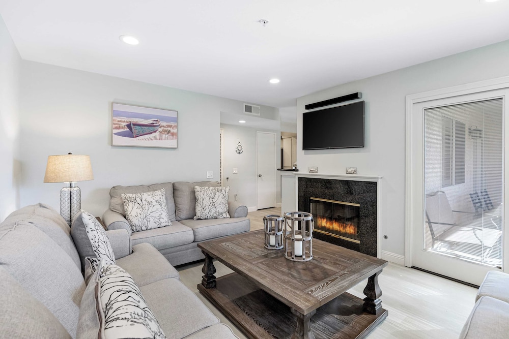 Walk To Beach Pool, Hot Tub, Private Patio, Parking Seabreeze Retreat - Dana Point, CA
