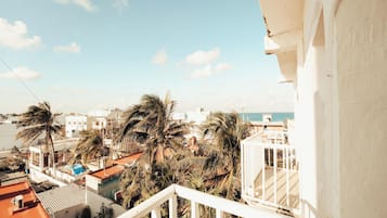 Quarto casal básico, sacada, vista para o oceano | Wi-Fi de cortesia