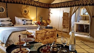 Quarto quádruplo família, vista para o deserto