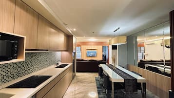 Apartamento Premium, 3 quartos, não fumadores, Vista para a cidade | Sala de estar