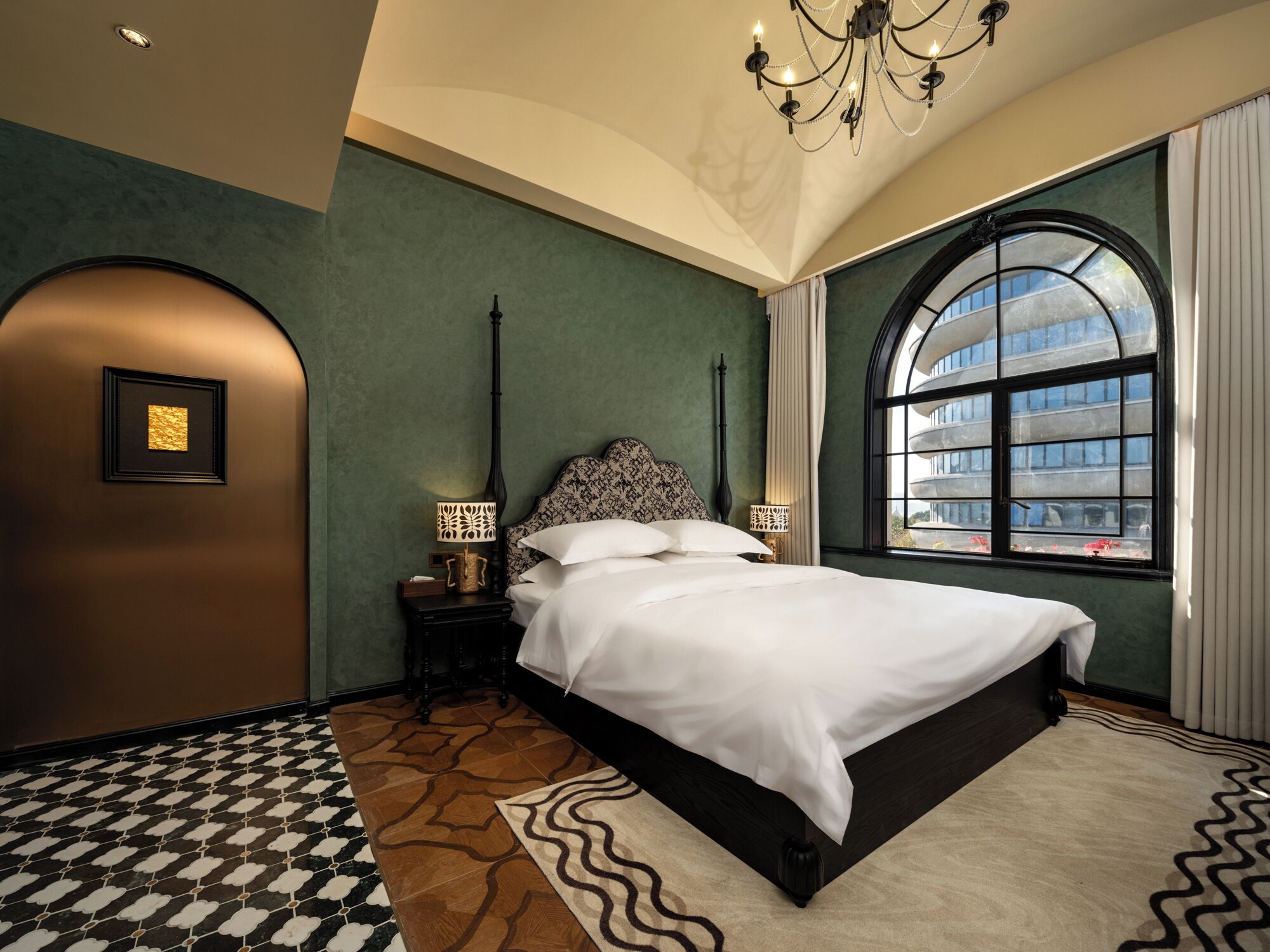 Suite de Luxo | Roupa de alta qualidade, minibar, com decoração personalizada 