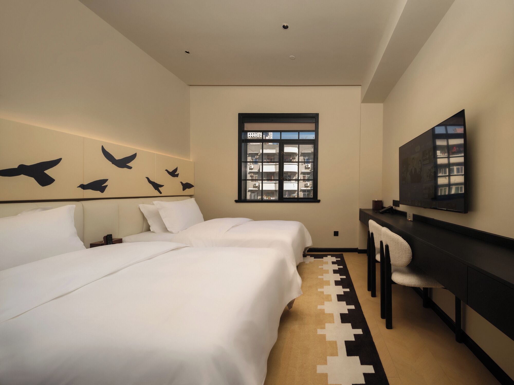 Quarto Twin Sénior | Roupa de alta qualidade, minibar, com decoração personalizada 