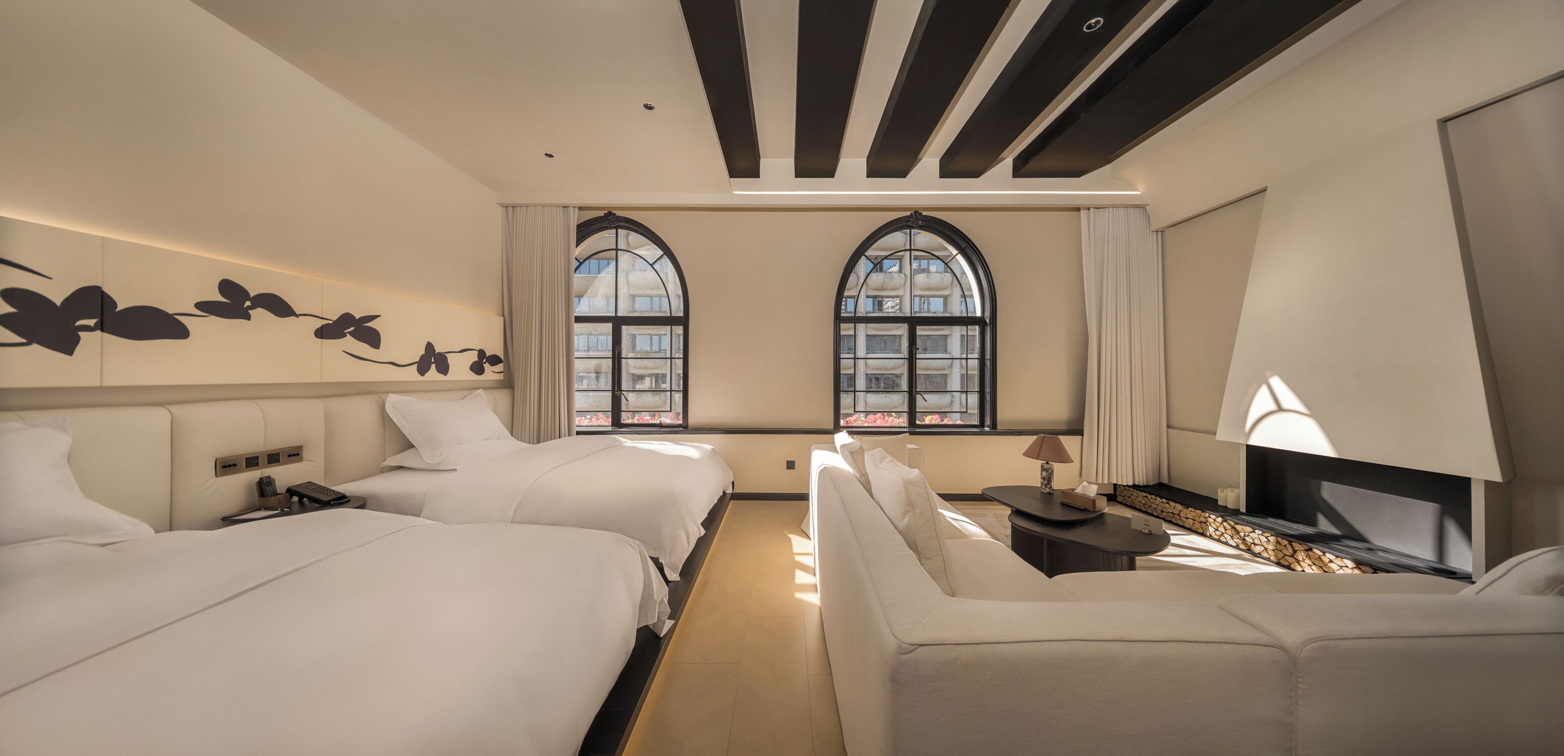 Suite Romântica | Roupa de alta qualidade, minibar, com decoração personalizada 