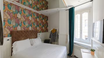 Quarto Clássico com Cama de Casal | Cofre no quarto, secretária, cortinas/cortinados opacos