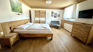 Estúdio conforto, 1 cama Queen, vista para a montanha, no jardim | Quartos à prova de som, Wi-Fi de cortesia, roupa de cama