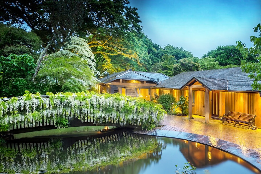 Pinetum Garden Cottages - St Austell