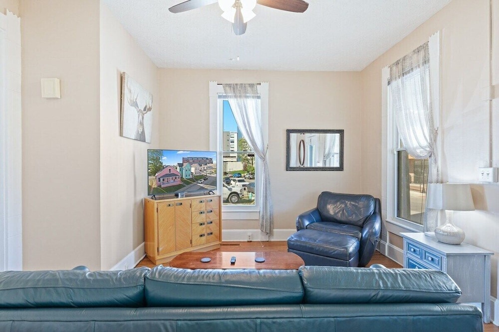 Indy Stadium Villas 702 - Indianapolis, IN