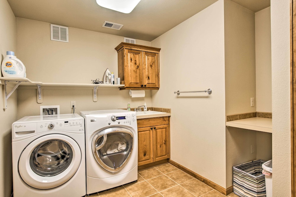 Lake & Mountain Views: Stunning Estes Park Home! - Estes Park, CO