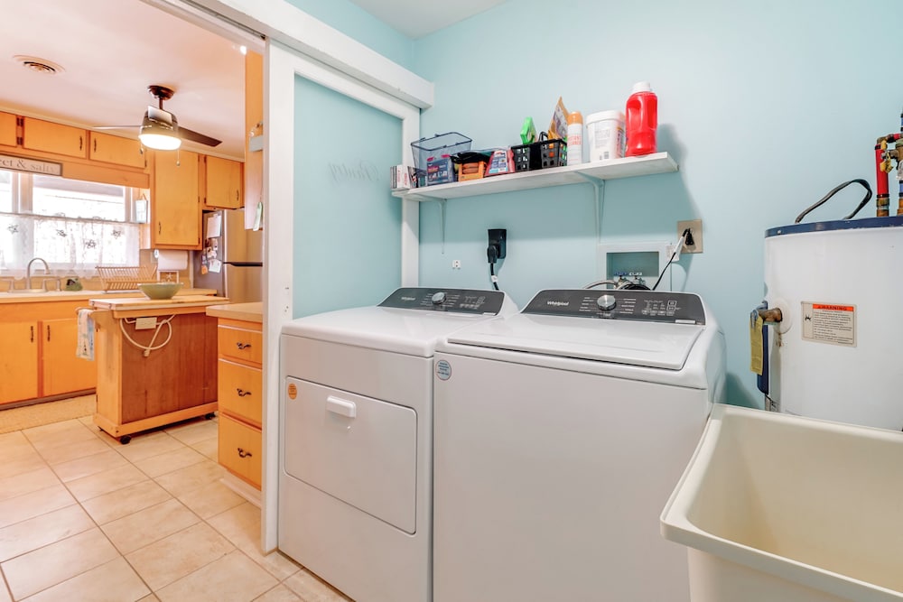 3 Mi To Beach: Home W/ Fire Pit In Hampstead! - Surf City, NC