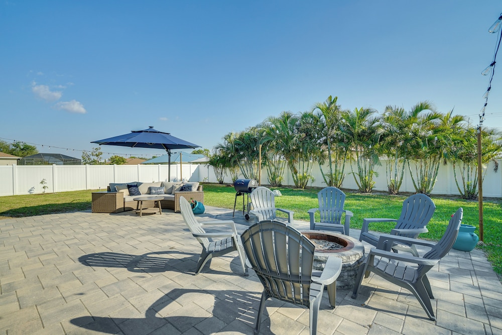 7 Mi To River District: Cape Coral Home W/ Lanai - Fort Myers