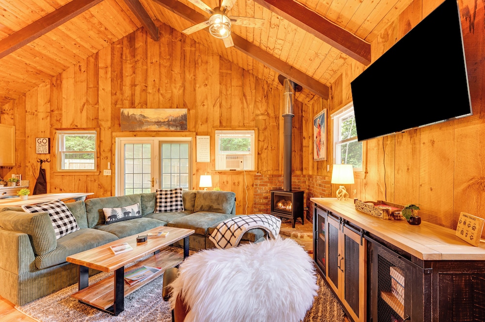 2 Mi To Conway: Cozy Cabin W/ Grill & Yard! - New Hampshire