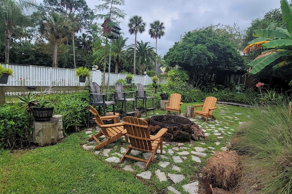 4 Mi To Mickler Beach: Group Getaway W/ Lush Yard! - Jacksonville, FL