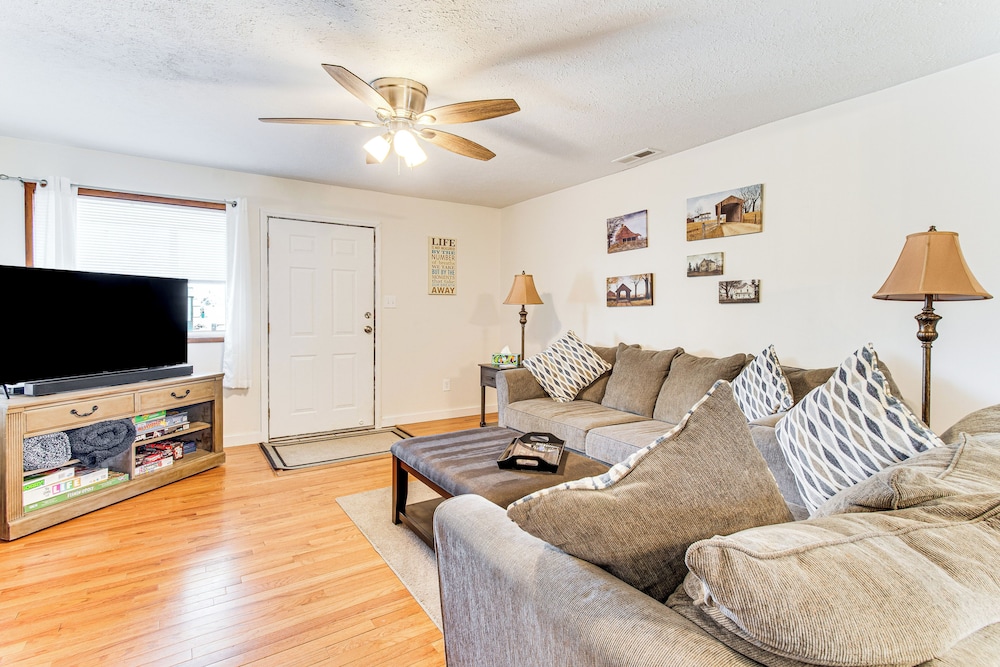 Pet-friendly Home W/ Fenced Yard: 'Cozy In Casey' - Illinois