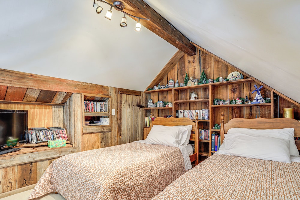 Large Deck: Luxe 6-acre Retreat In Dahlonega! - Dahlonega, GA