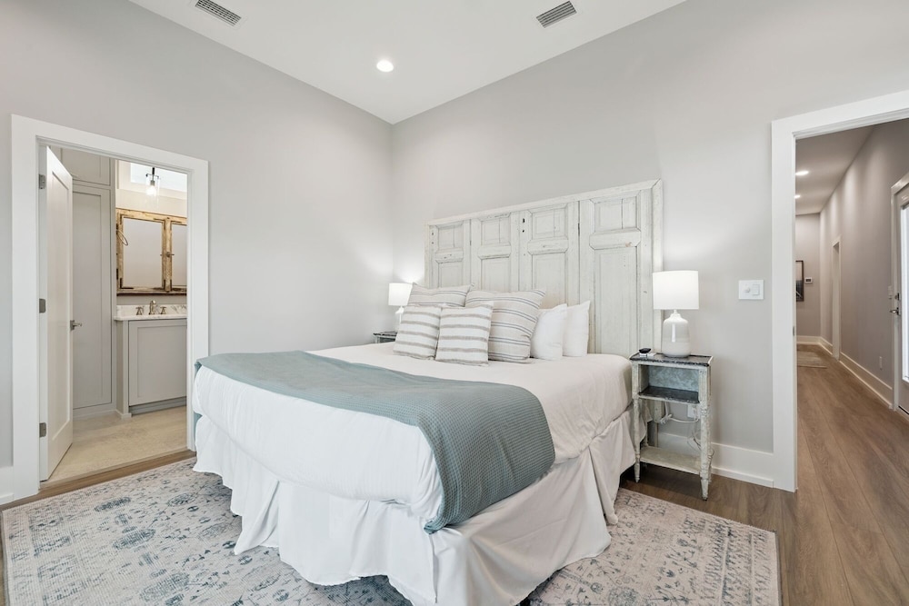 Pet Friendly! Bay Front! Peekaboo Views! Swim Spa! Community Pool ...