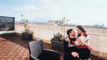 Quarto luxo, vista para o mar, em edifício anexo (Via A. De Gasperi) | Escrivaninha, quartos à prova de som, berços (sobretaxa)