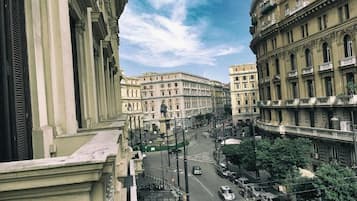 Suíte estúdio família, vista para a cidade, em edifício anexo (Pzza Bovio) | Escrivaninha, berços (sobretaxa), Wi-Fi de cortesia, roupa de cama