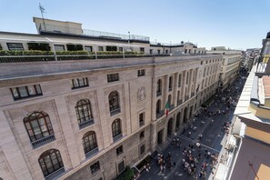 Quarto Standard, vista para o pátio, no edifício anexo | Secretária, quartos insonorizados, berços/camas para crianças