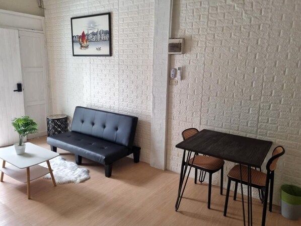 Casa de Férias Comfort, kitchenette, Vista para a cidade | Sala de estar | TV de ecrã plano