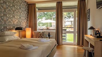 Quarto Duplo Standard, varanda, vista para a piscina | Cofre no quarto, com decoração personalizada