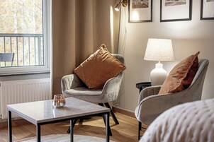 Quarto casal standard | Área de estar | TV LED 42 polegadas com canais digitais
