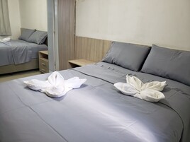 Quarto casal luxo, 1 cama de casal, cozinha, vista para o pátio | Roupas de cama de algodão egípcio, roupas de cama premium