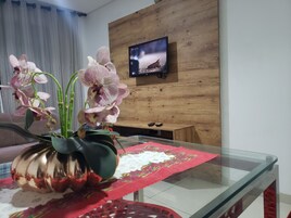 Apartamento exclusivo, 2 quartos, cozinha, vista para o pátio | Sala de jantar