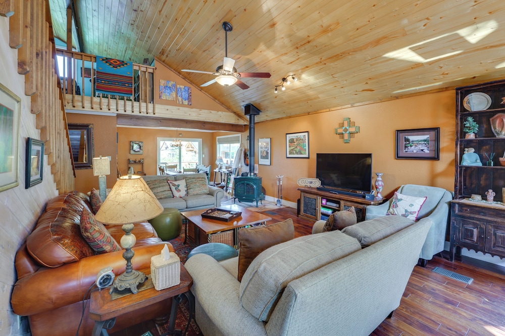 Walk To Main St: 'Mountain Creek Home' W/ Chiminea - Taos Ski Valley, NM