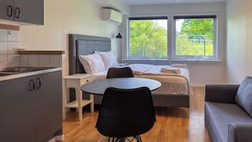 Quarto casal clássico | Wi-Fi de cortesia, roupa de cama