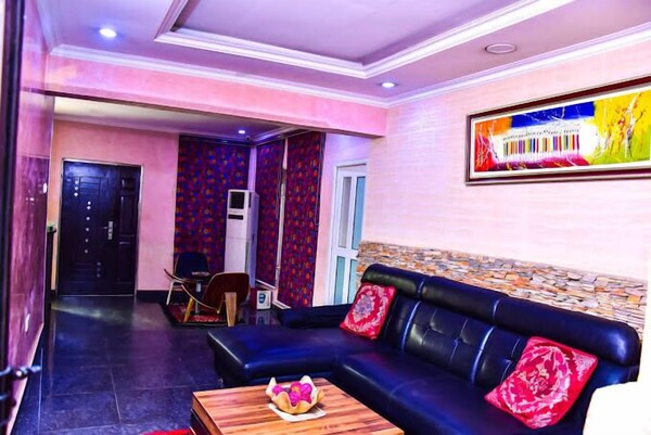 Candow Hotel - Ibadan