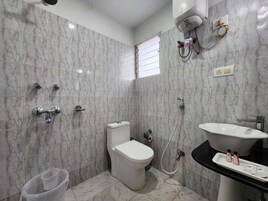 Quarto casal ou duplo standard | Banheiro