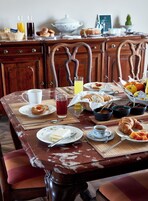 Pequeno-almoço tipo buffet diário incluído 