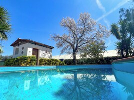 Piscina exterior sazonal 