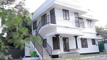 Fachada da propriedade