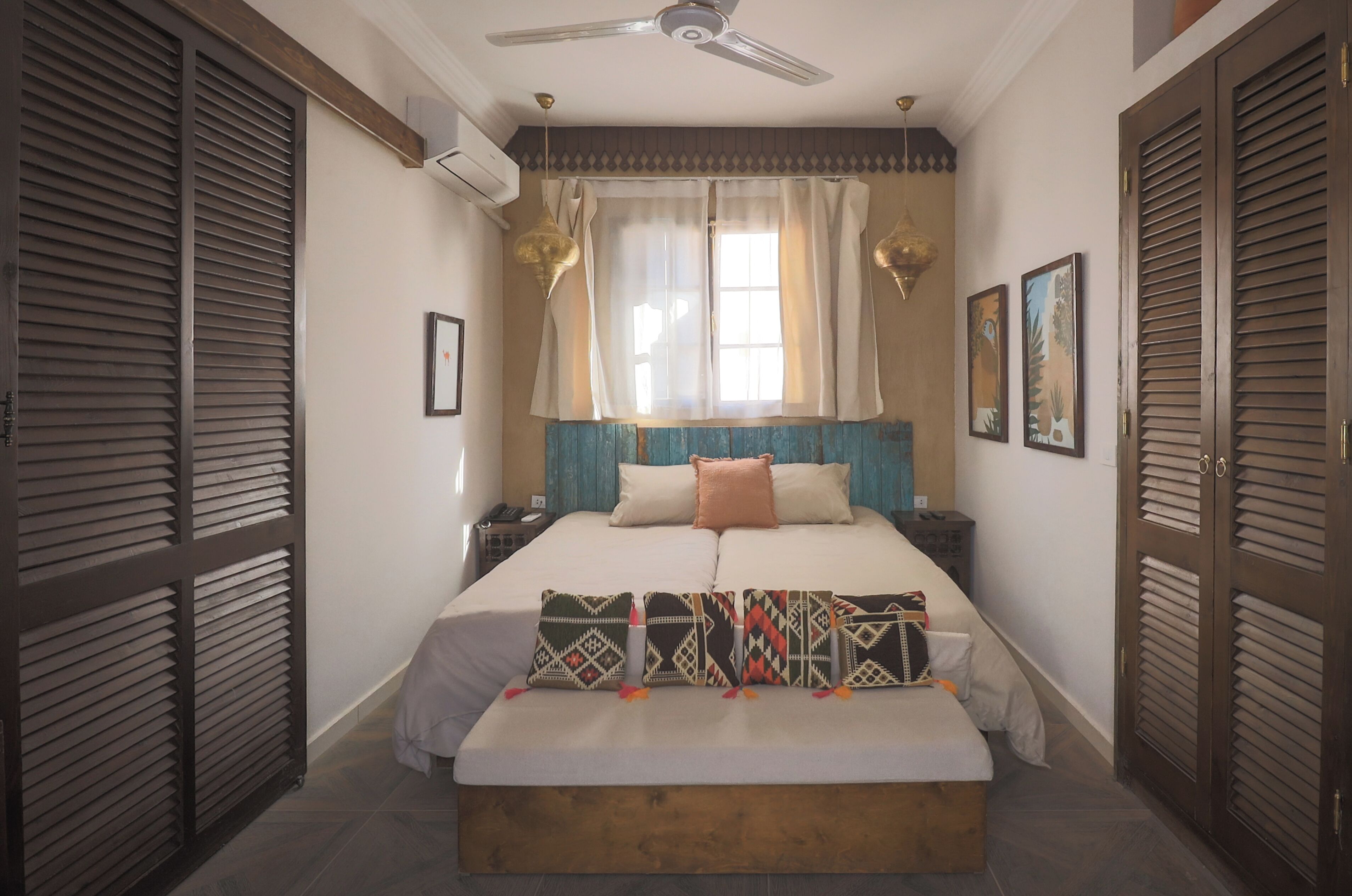 Quarto casal exclusivo, vista para o deserto | Escrivaninha, espaço de trabalho para notebook