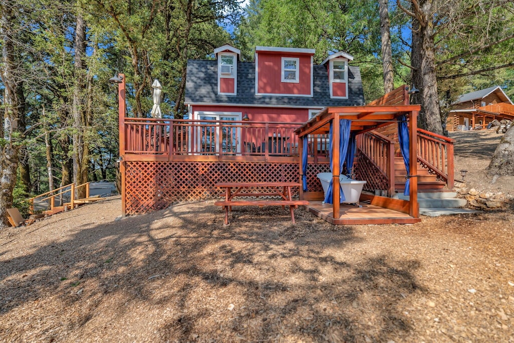 Mays Luxury Farm Stays - Big Basin Redwoods State Park, California