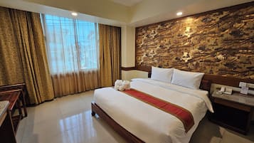 Quarto Duplo ou Twin Standard | Cofre no quarto, secretária