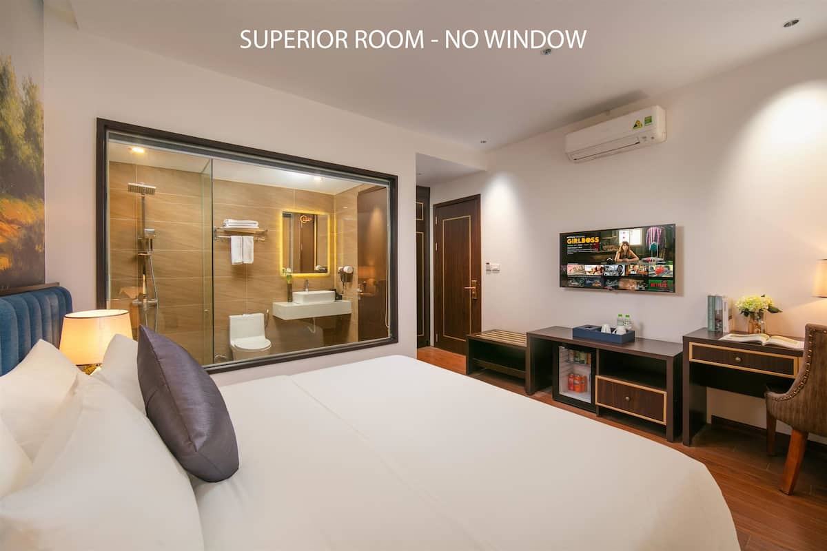 Quarto Duplo Superior | Minibar, secretária, secretária adequada para computadores portáteis