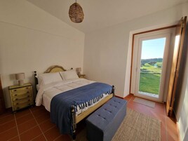 Casa de Campo Deluxe, 2 quartos | Roupa de alta qualidade, camas de colchão viscoelástico, Wi-fi grátis 