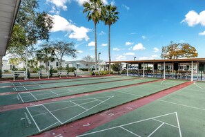 55+ GATED COMMUNITY: Renovated 2 bed, 2 bath house, lndry, AC, deck ...